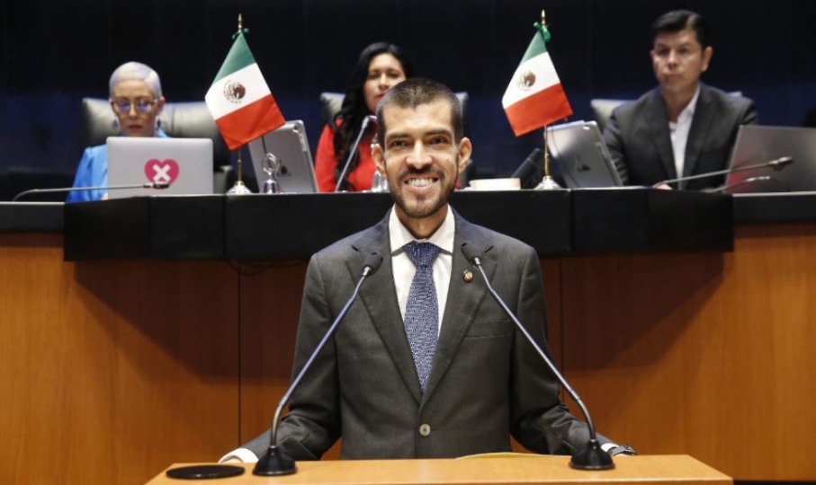 Diputados y senadores despiden con aplausos a Juan Pablo Adame - Mujer ...